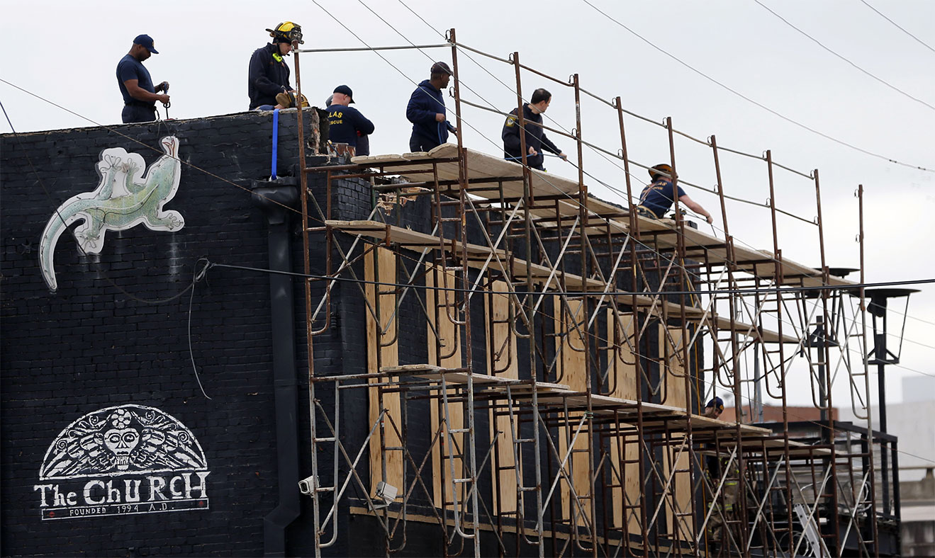 Worker on Scaffolding Electrocuted Outside Lizard Lounge in Dallas